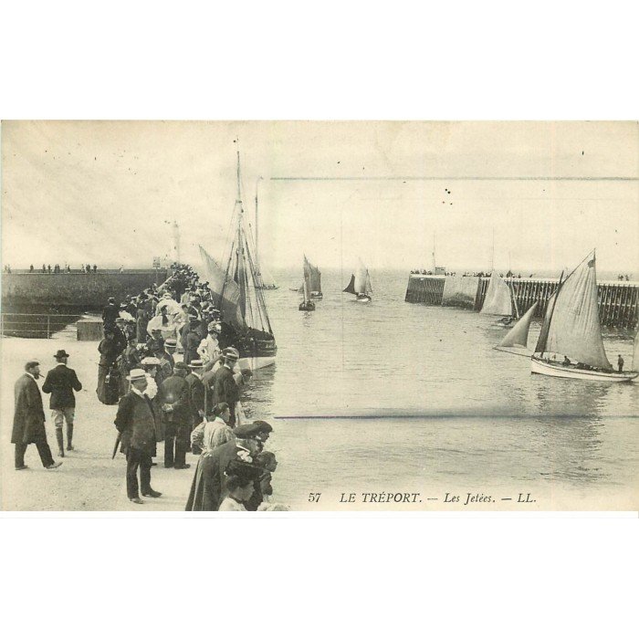 76 LE TREPORT. Les Jetées et barques de Pêcheurs
