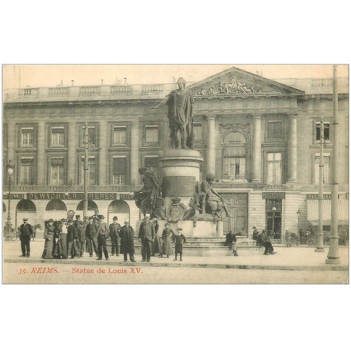 51 REIMS. Place Royale Statue Louis XV