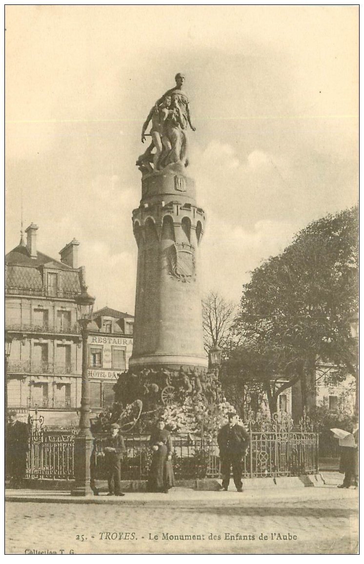 10 TROYES. Le Monument des Enfants de l'Aube
