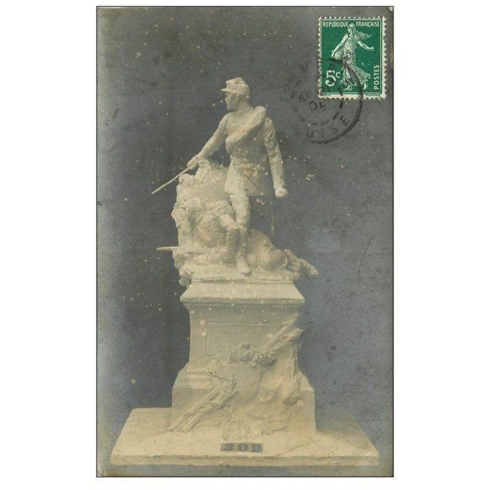 60 FORMERIE. Ebauche ou réplique Monument Dornat 1908. Carte Photo