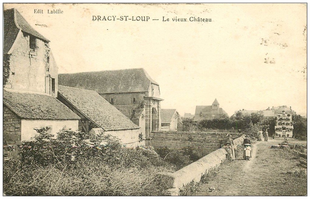 71 DRACY-LE-LOUP. Animation au Vieux Château 1942