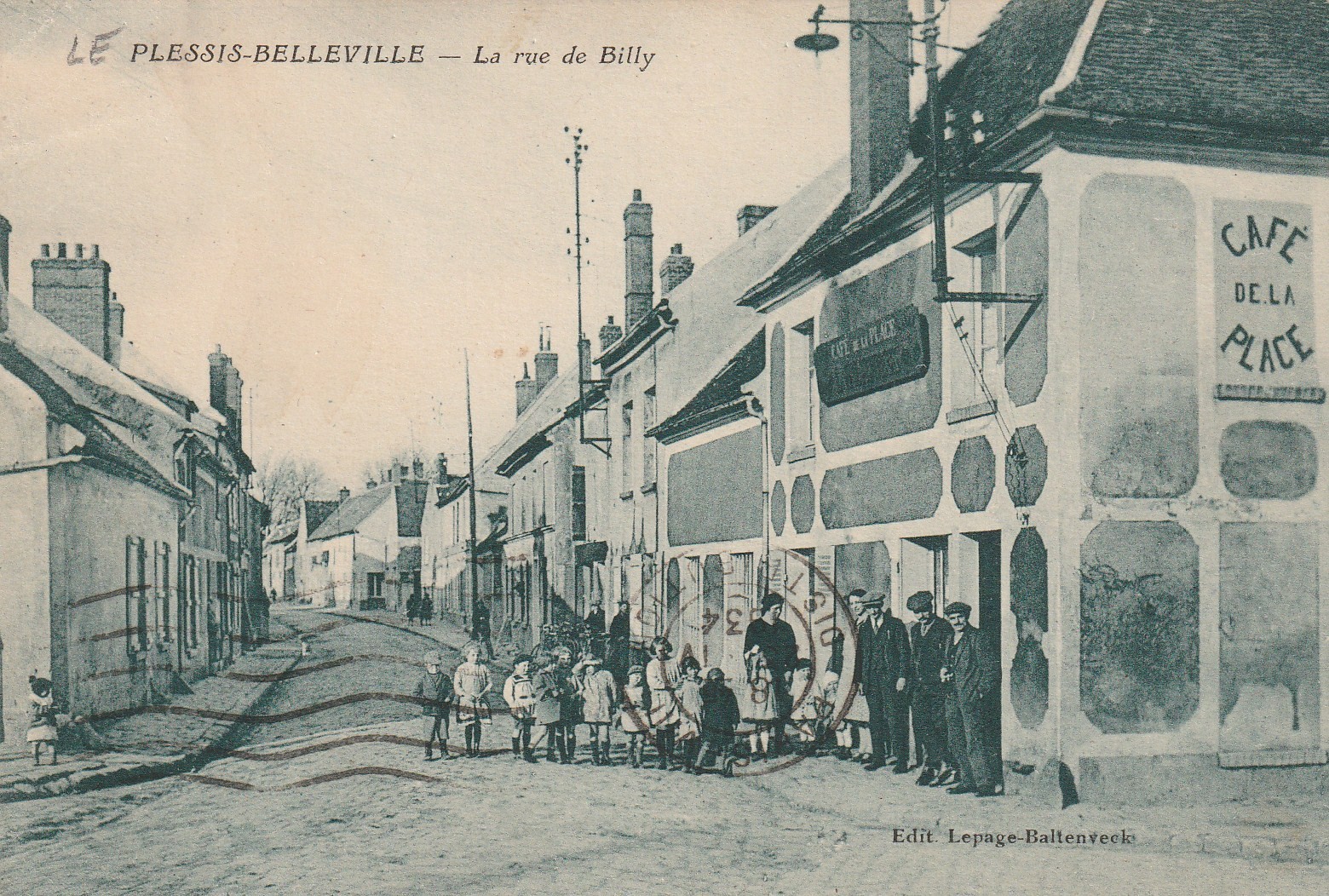 60 LE PLESSIS-BELLEVILLE. Café de la Place rue de Billy 1934