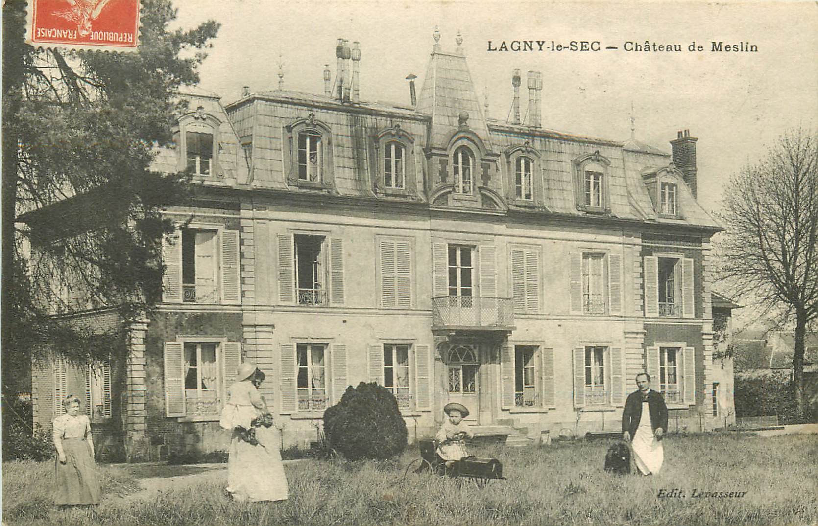 60 LAGNY-LE-SEC. Les Employés et chiens du Château de Meslin 1911