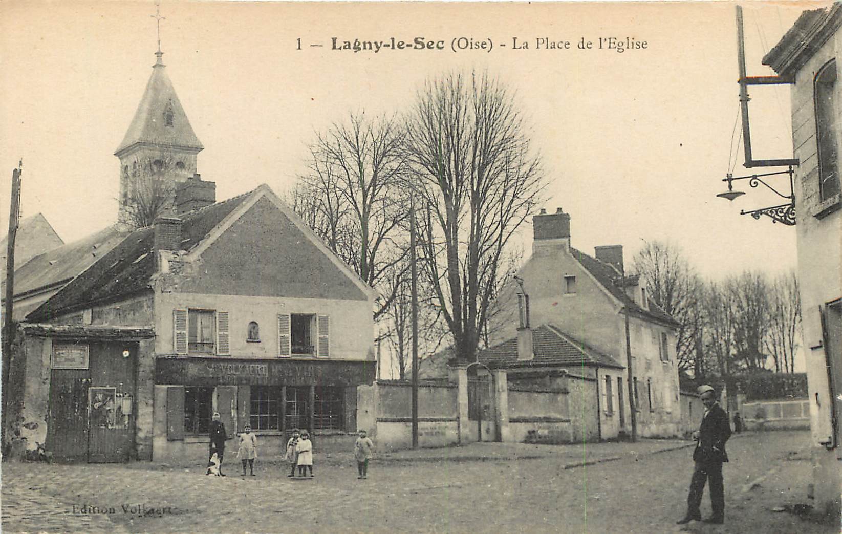 60 LAGNY-LE-SEC. Commerce vins Volkaert sur la Place de l'Eglise 1919