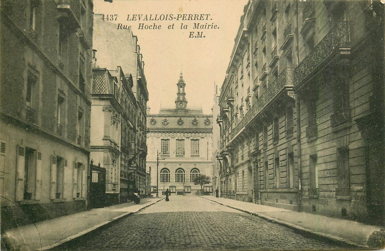 92 LEVALLOIS-PERRET. La Mairie rue Hoche