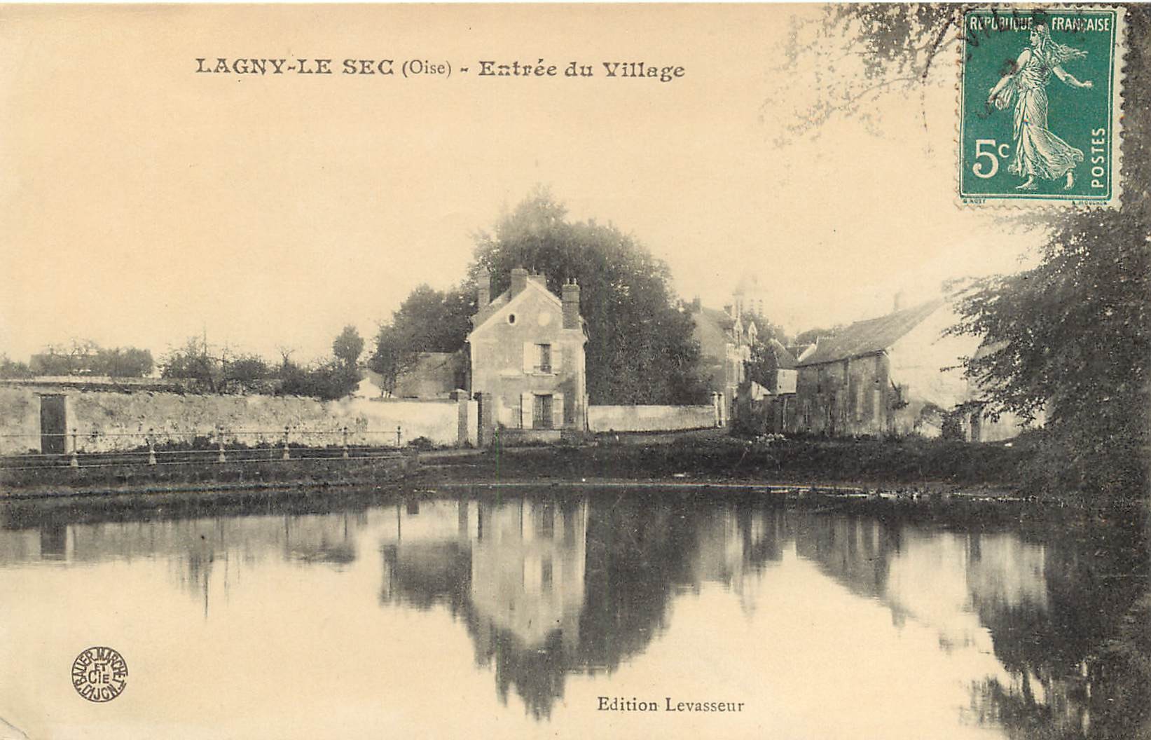 60 LAGNY-LE-SEC. Entrée du Village